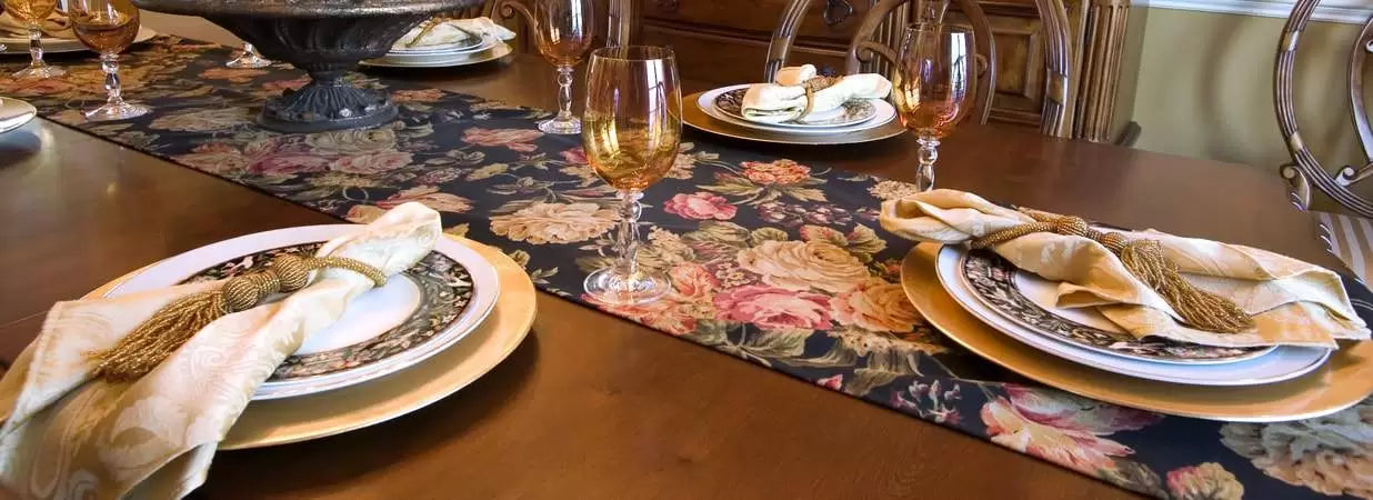 How to Decorate the Dining Table with a Table Runner? – amsonsdesign